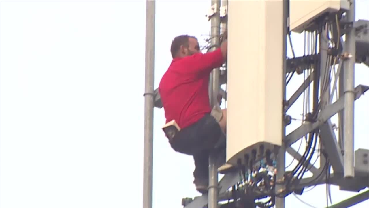 Man impersonating T-Mobile worker climbs down after disconnecting ...