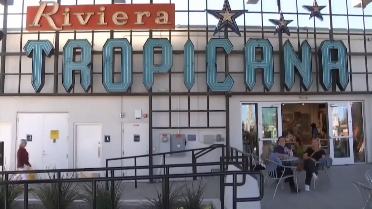 Las Vegas Strip, downtown casinos pay homage to the Tropicana on closing day - WSVN 7News ...