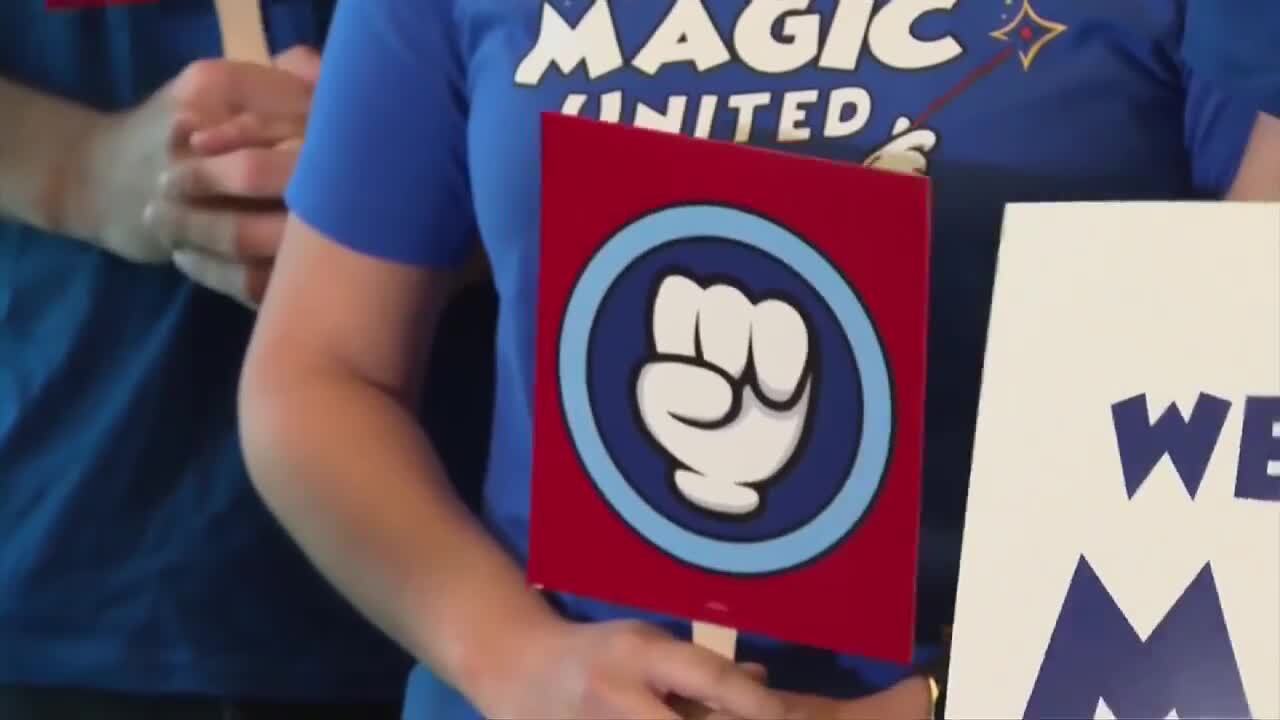 Disneyland performers file petition to form labor union - WSVN 7News ...