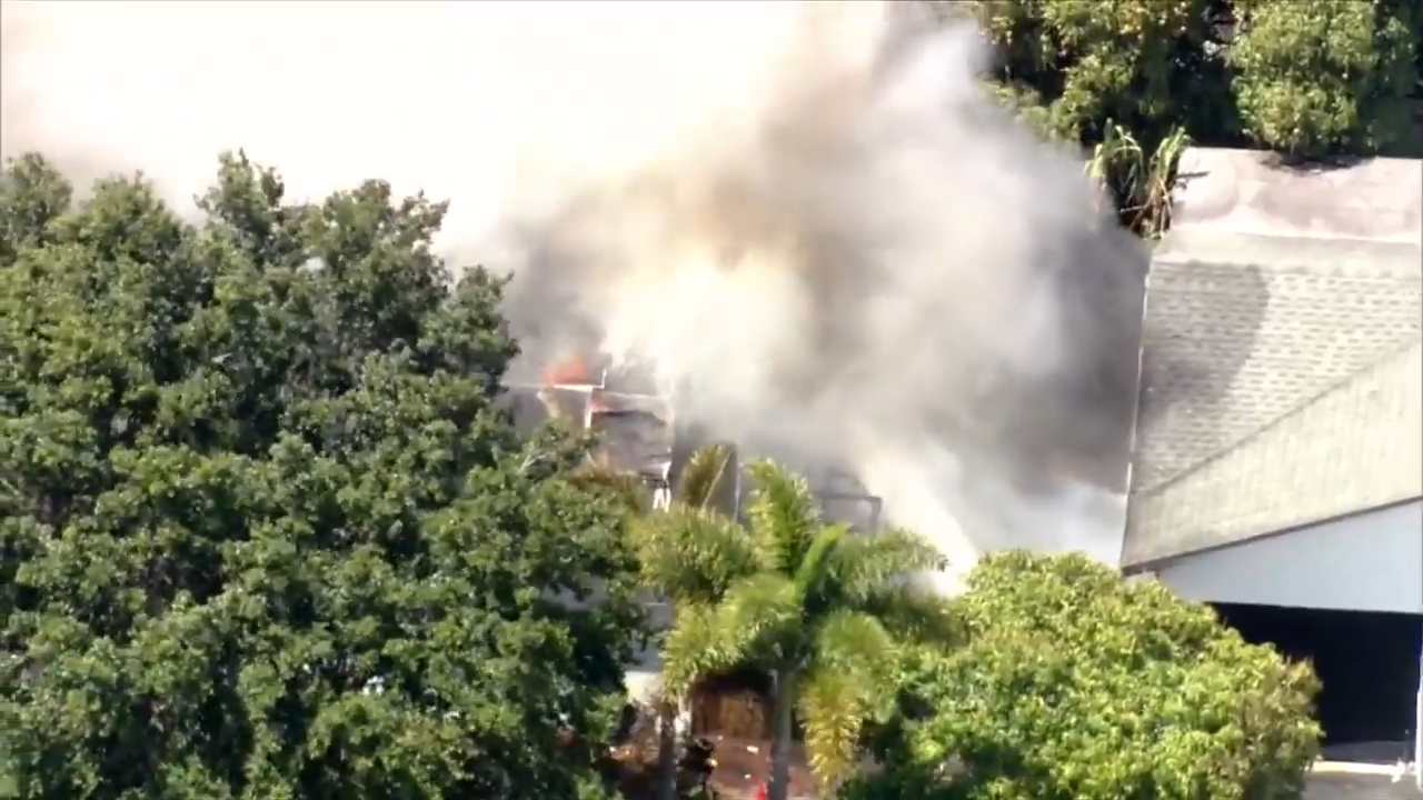 Storage shed fire spreads to neighboring homes in Lauderhill - WSVN ...