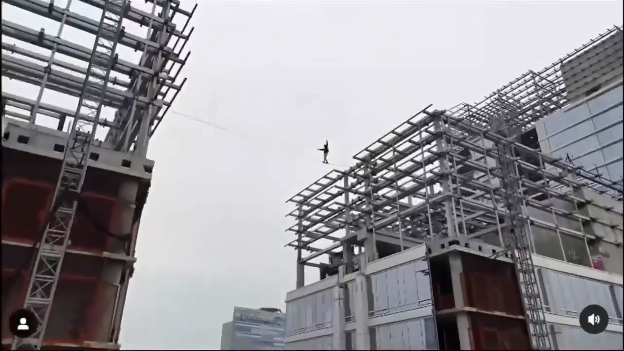 Daredevil seen on video walk tightrope between graffitied skyscrapers in downtown LA - WSVN ...