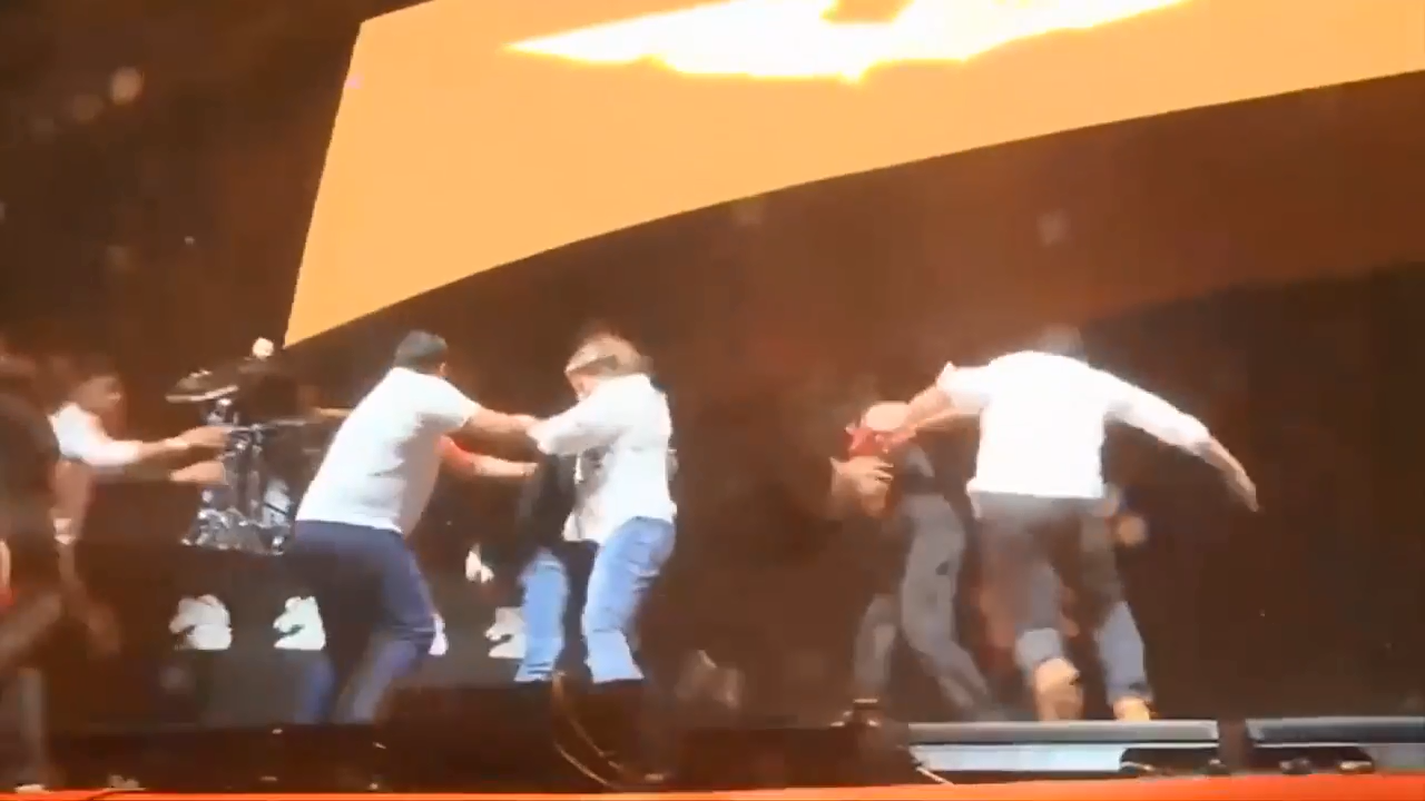 Stage collapse at a campaign rally in northern Mexico kills at least 9 ...