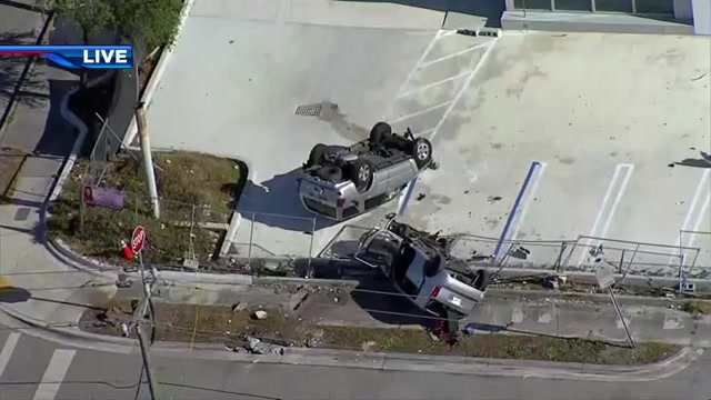 1 dead, 1 critical after rollover crash in North Miami; NW 7th Ave closed at 122nd St - WSVN ...