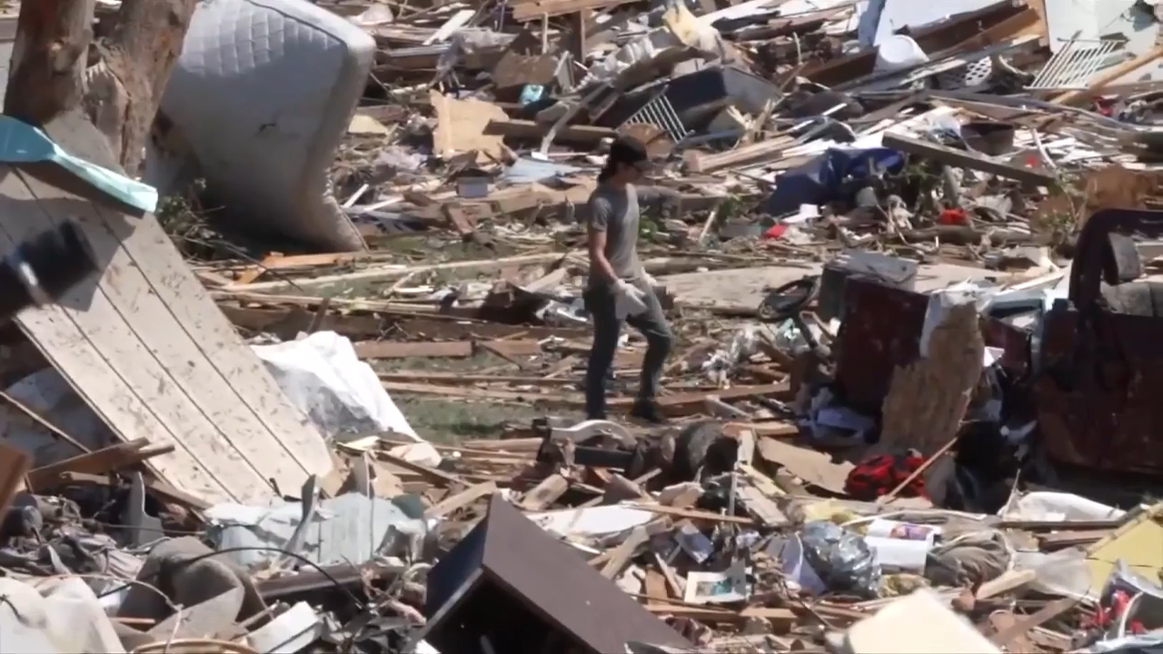 5 dead and at least 35 hurt as tornadoes ripped through Iowa Tuesday ...