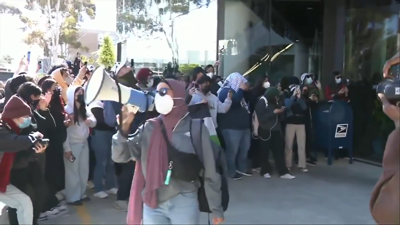 Pro-Palestinian protesters break through barricades to retake MIT ...