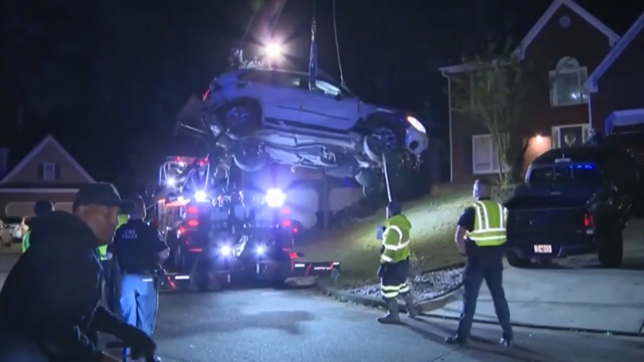 Police chase in Georgia ends with one vehicle crashing into bedroom of ...