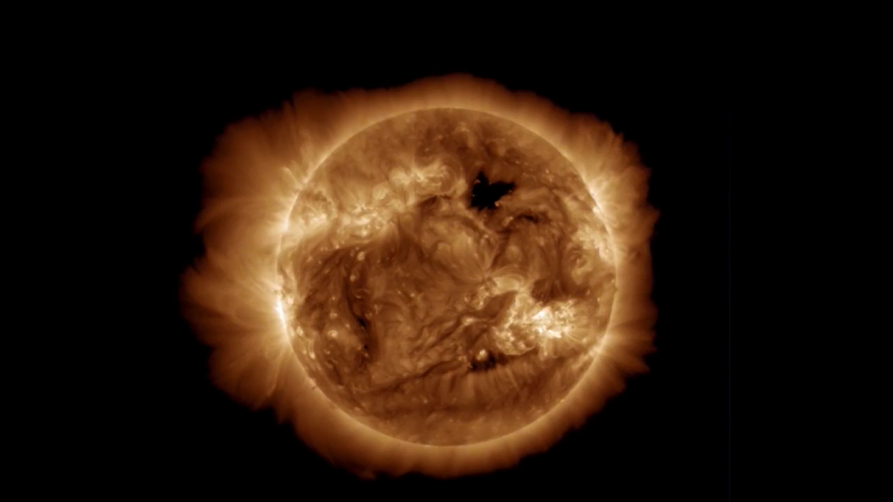 Strong solar storm could disrupt communications and produce northern ...