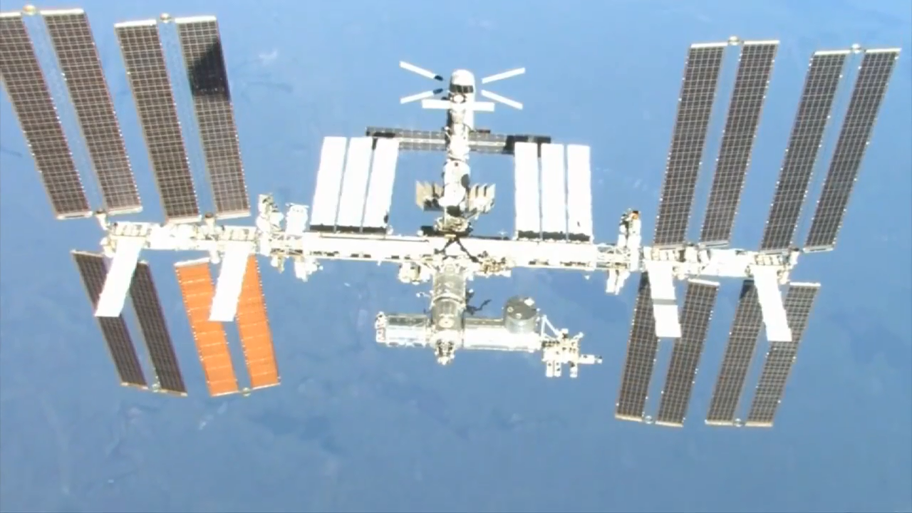 SpaceX to build vehicle that will drag the International Space Station ...