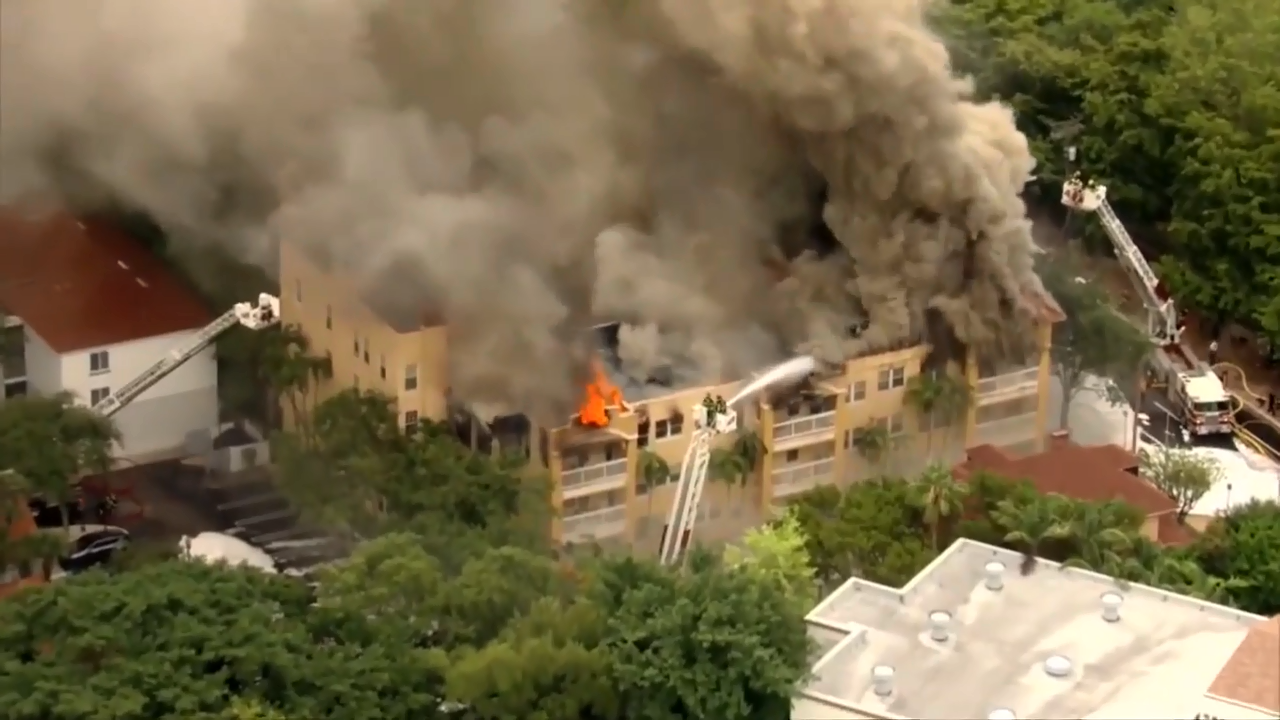 Fire crews extinguish fire in 4-story apartment building near downtown Miami - WSVN 7News ...