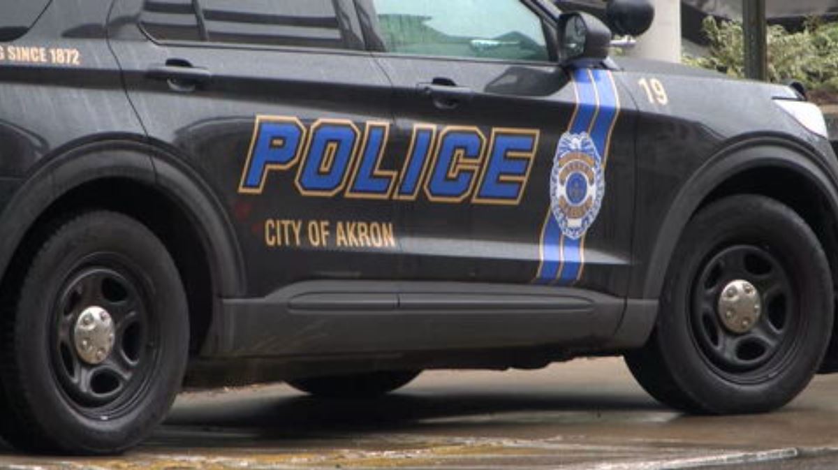 Police: Overnight shooting in Ohio street kills 1 and wounds 24 - WSVN ...