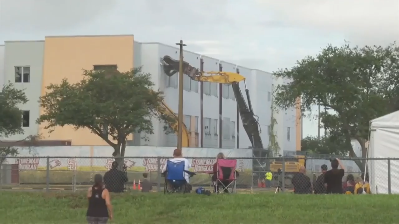 Demolition of the Parkland classroom building where 17 died in 2018 ...