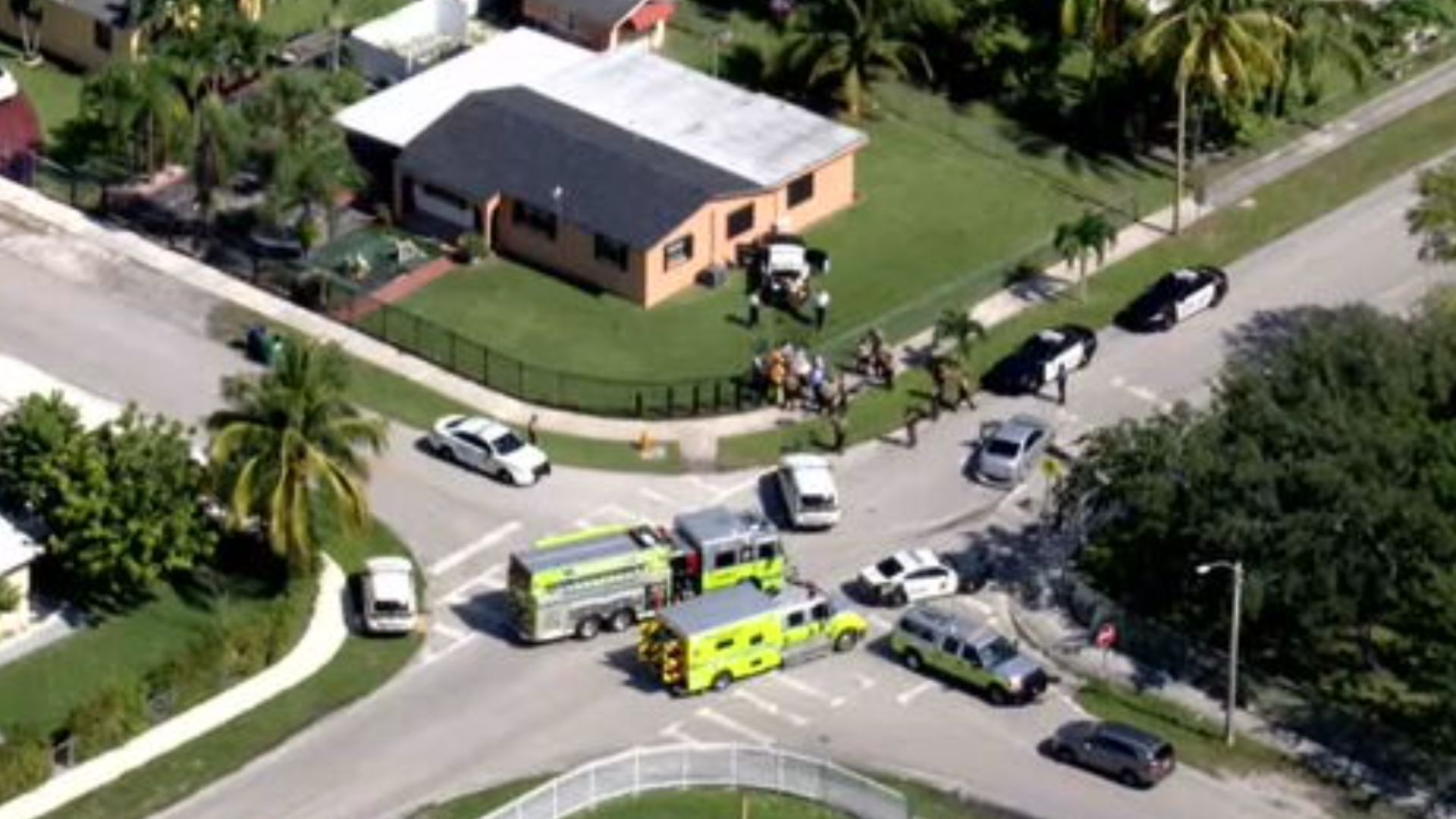 3 people, including 2 officers, hospitalized following crash in SW ...