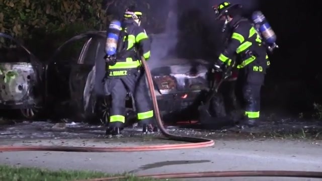 Fire that charred 2 cars in Miami sparks police investigation - WSVN ...