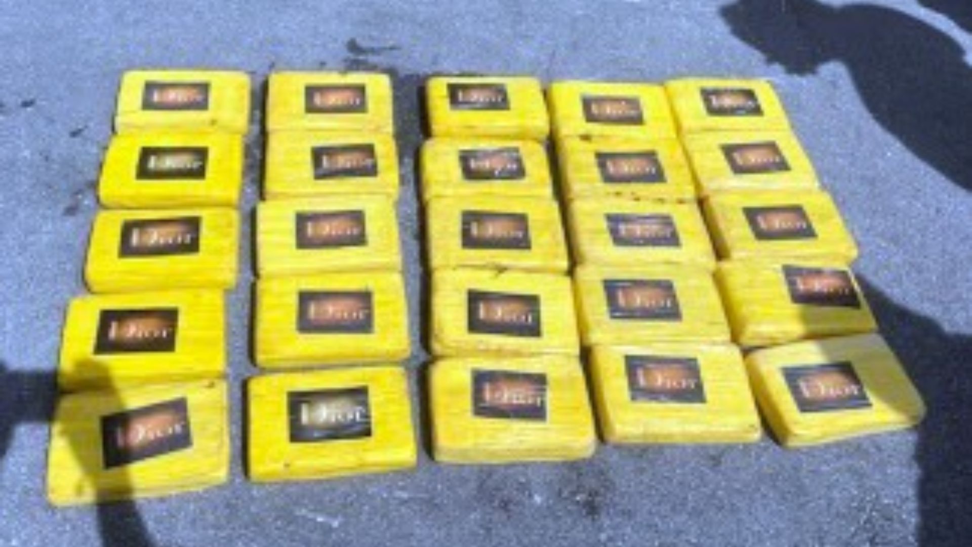 Fisherman finds 25 bricks of suspected cocaine off Key Largo - WSVN ...