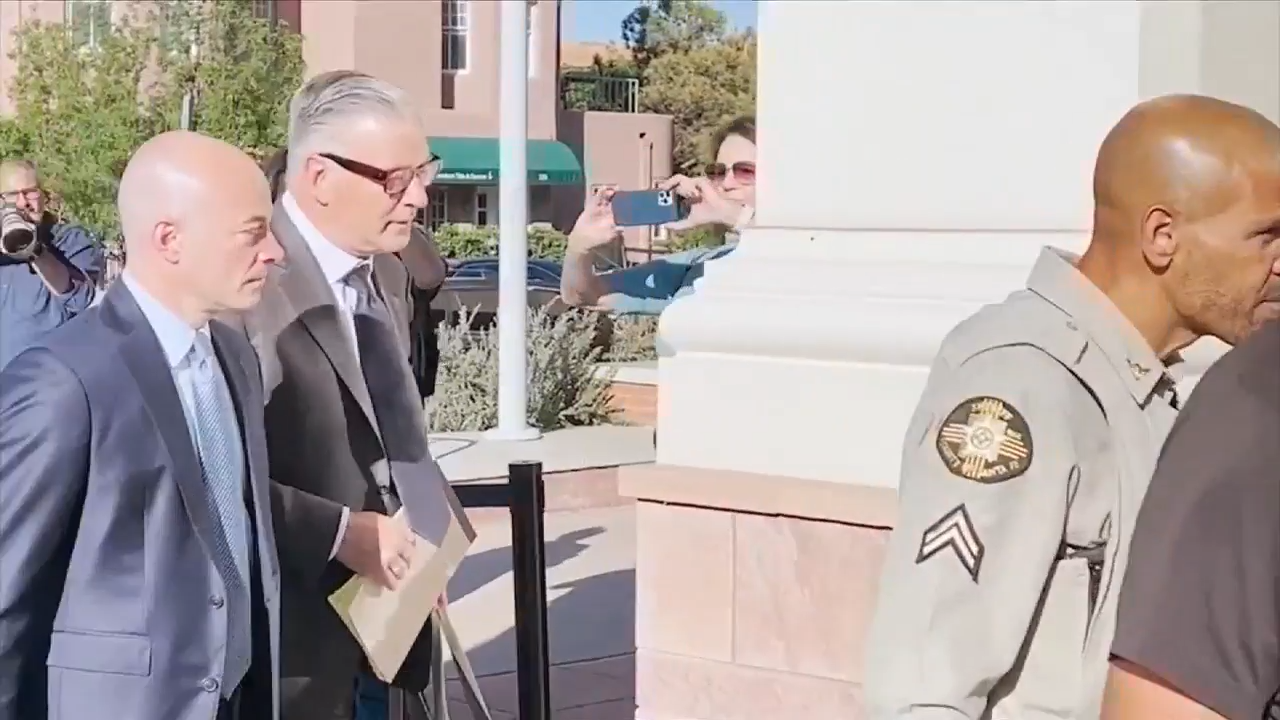 Jury selection starts slowly at Alec Baldwin’s involuntary manslaughter trial - WSVN 7News ...