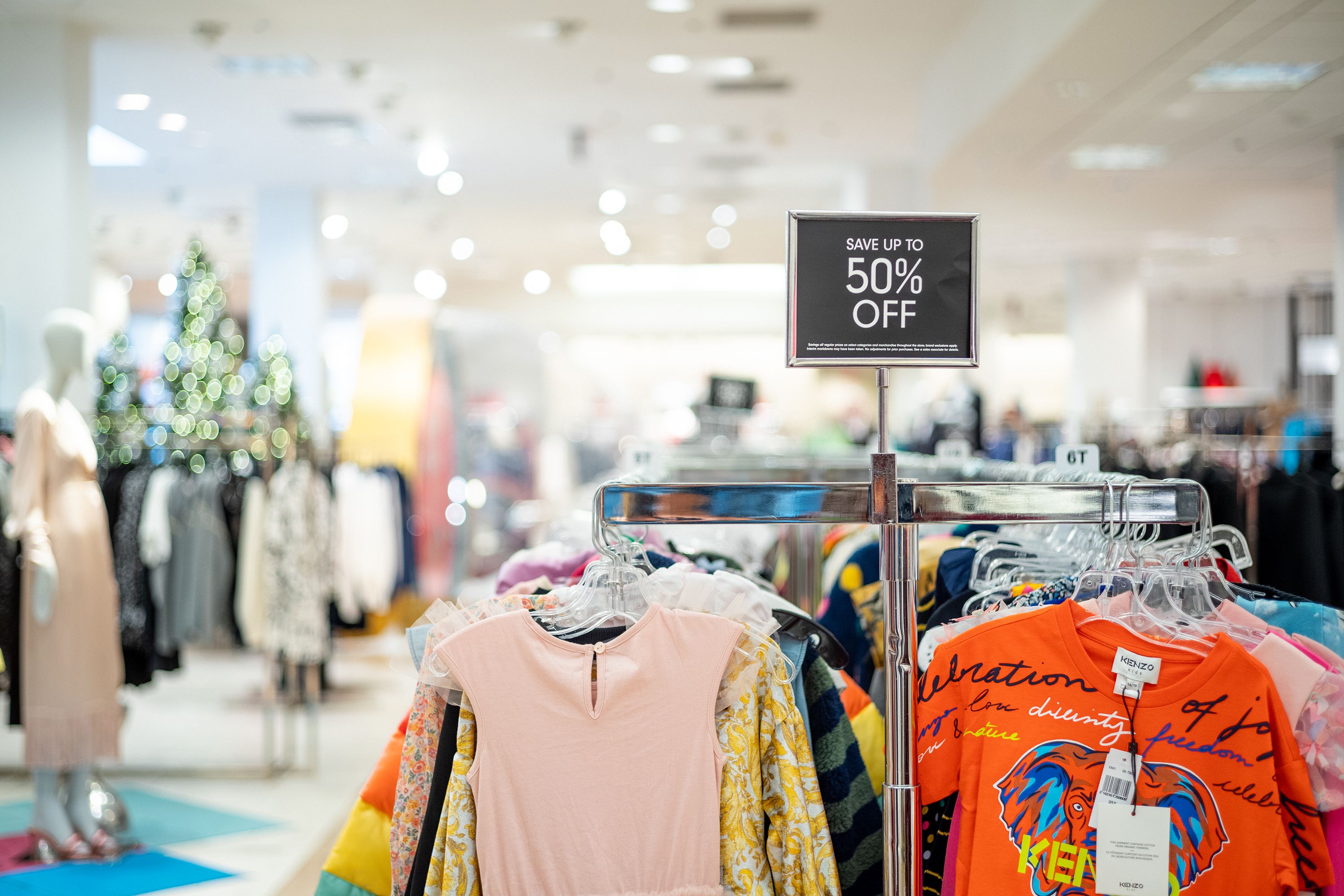 Saks Fifth Avenue and Amazon are buying Neiman Marcus - WSVN 7News ...