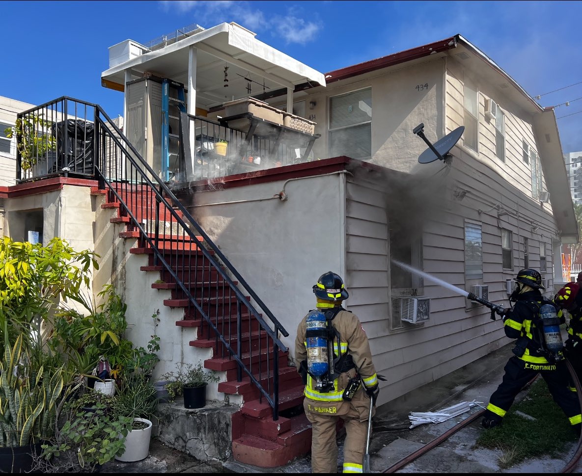 Crews Extinguish Miami Apartment Fire No Injuries Reported Wsvn