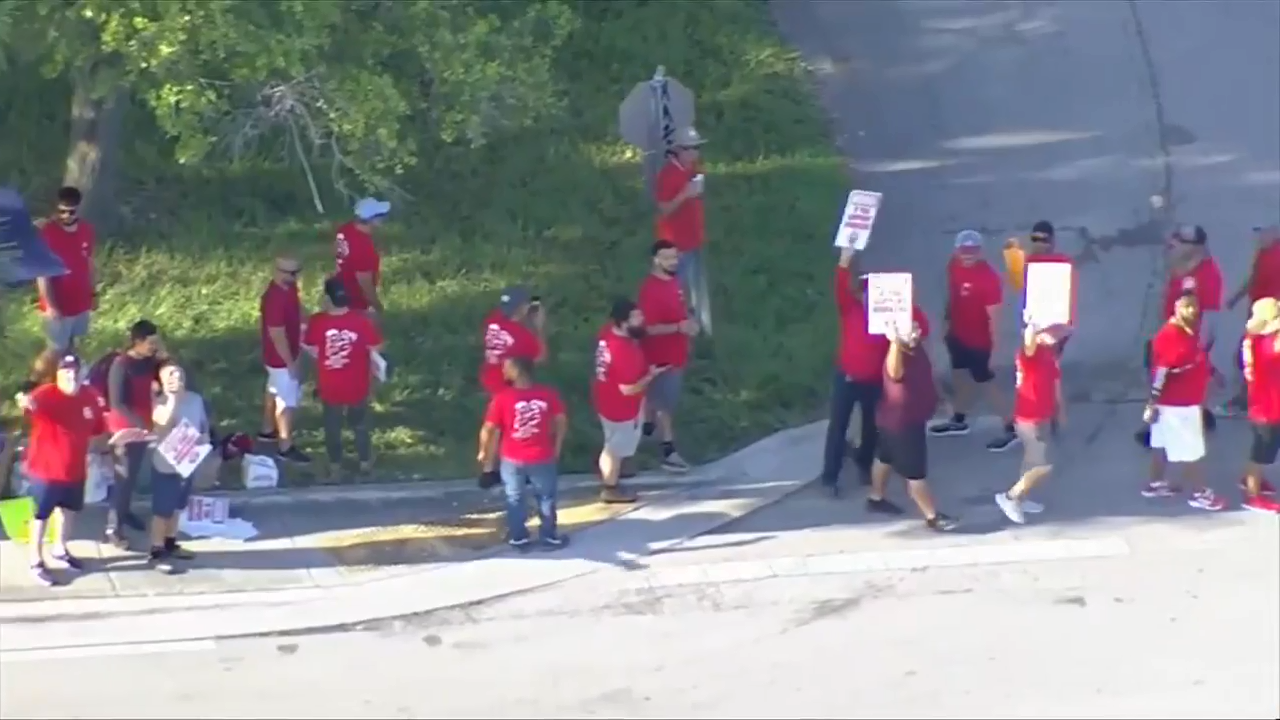 AT&T workers strike in SW Miami-Dade over alleged unfair labor ...