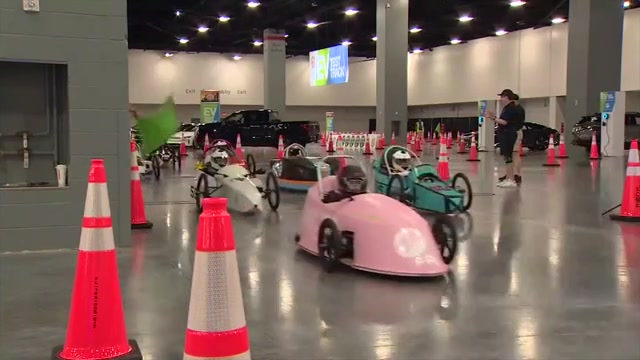 Miami-Dade high schoolers participate in EV race at Miami International ...