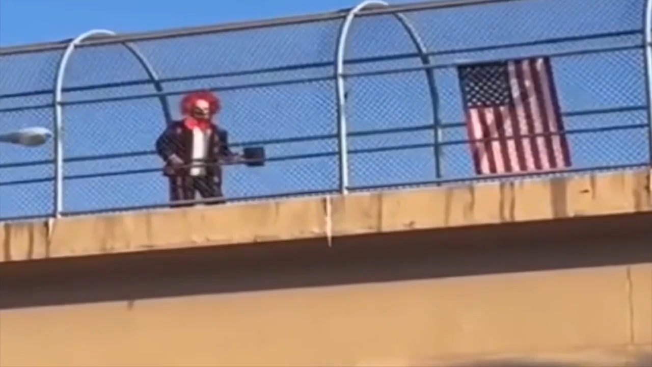 South Florida drivers startled by man in clown suit holding a mallet ...