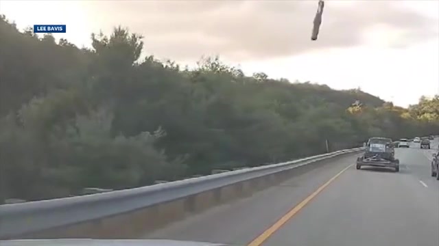 Caught on camera: Piece of metal flies off trailer, smashes into pickup ...