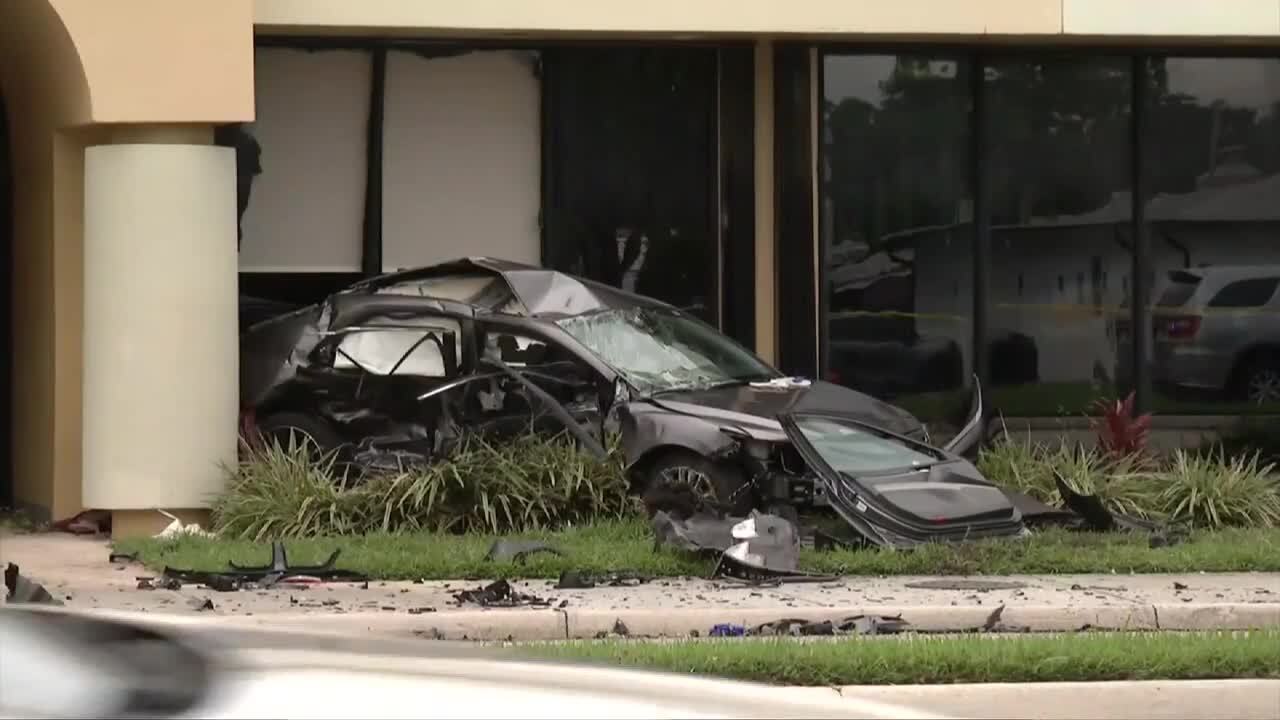 Car Crash In Pompano Beach Sends 2 To Hospital 1 In Critical Condition