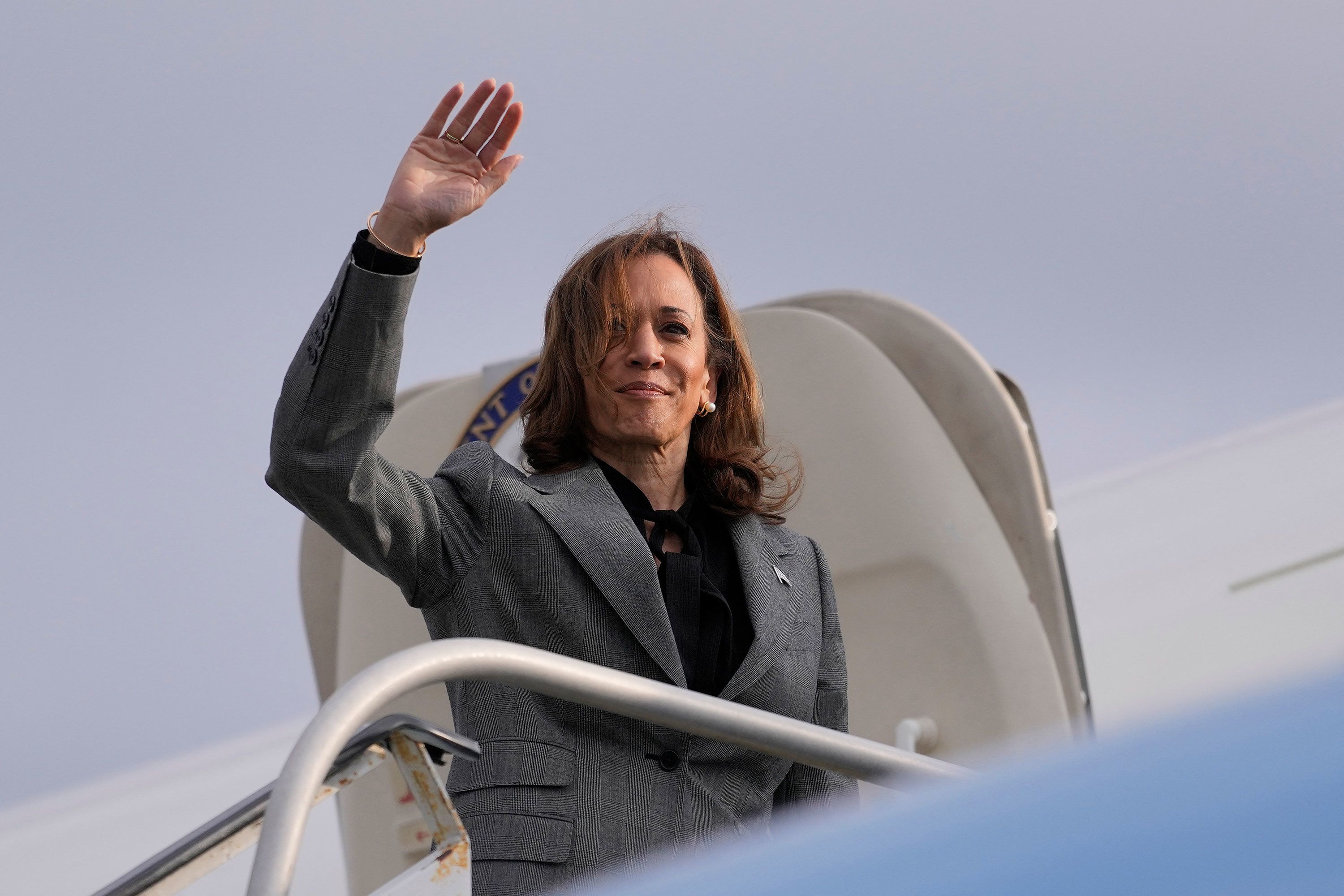 Harris campaign weighs trip to the US southern border amid polling ...