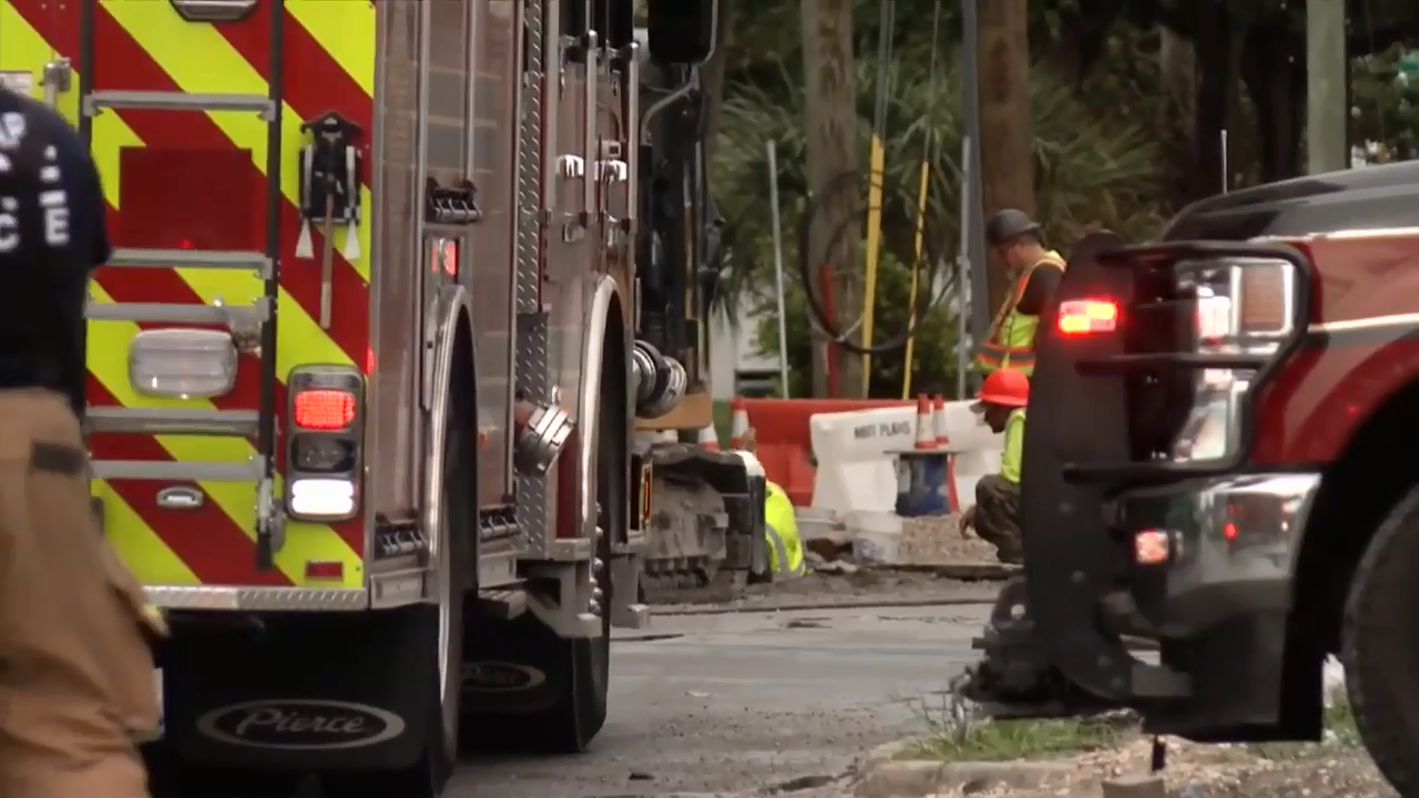 Crews work to fix gas leak in Dania Beach - WSVN 7News | Miami News ...