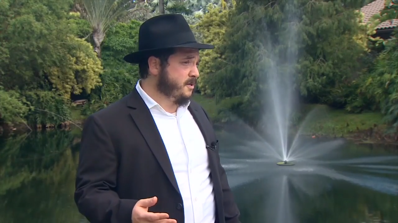 Cooper City rabbi allowed to play shofar, keep his menorah on lawn ...