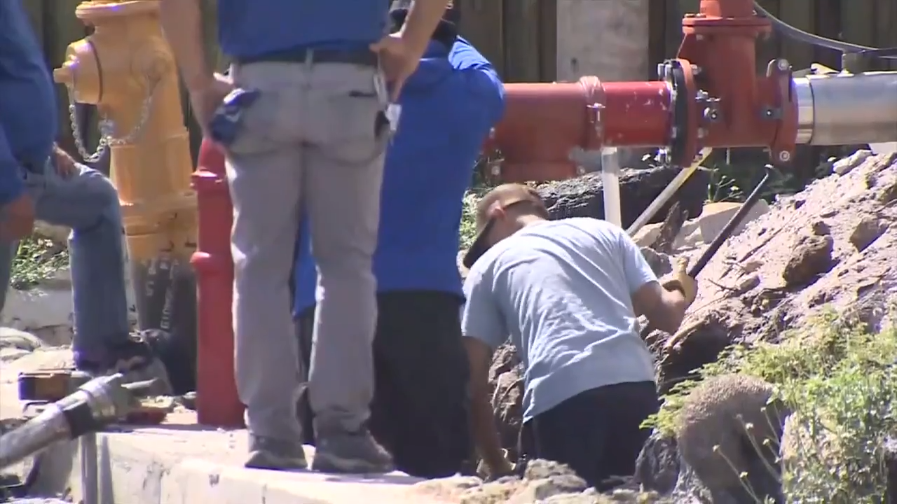 Crews cap gas leak at an Oakland Park restaurant - WSVN 7News | Miami ...