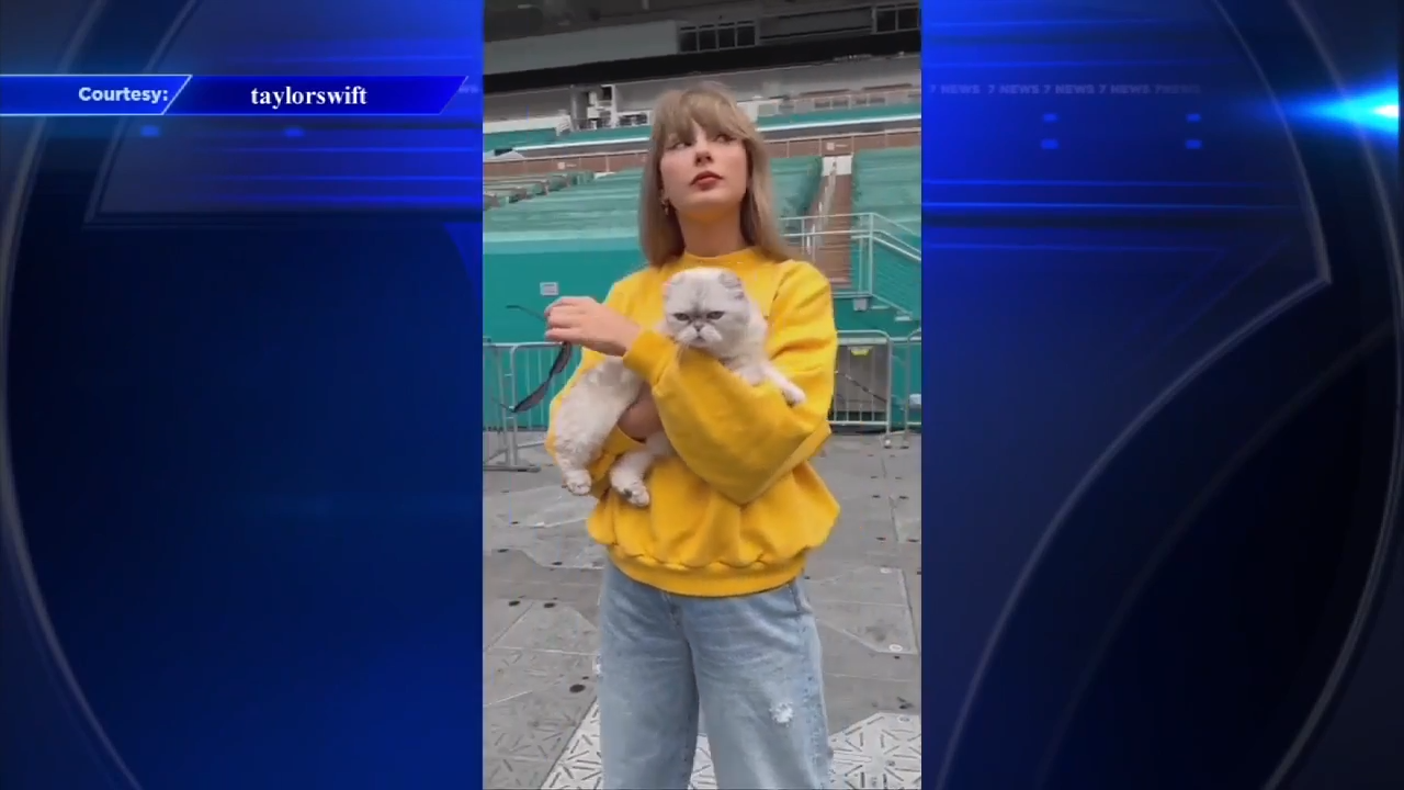 Excited fans arrive at Hard Rock Stadium for night one of sold-out Eras ...