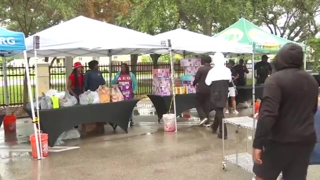 City of Miami Gardens hosts hurricane relief drop-off event to support ...