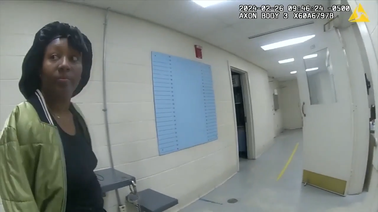 Ohio mom arrested for leaving kids at home while she traveled to Miami ...