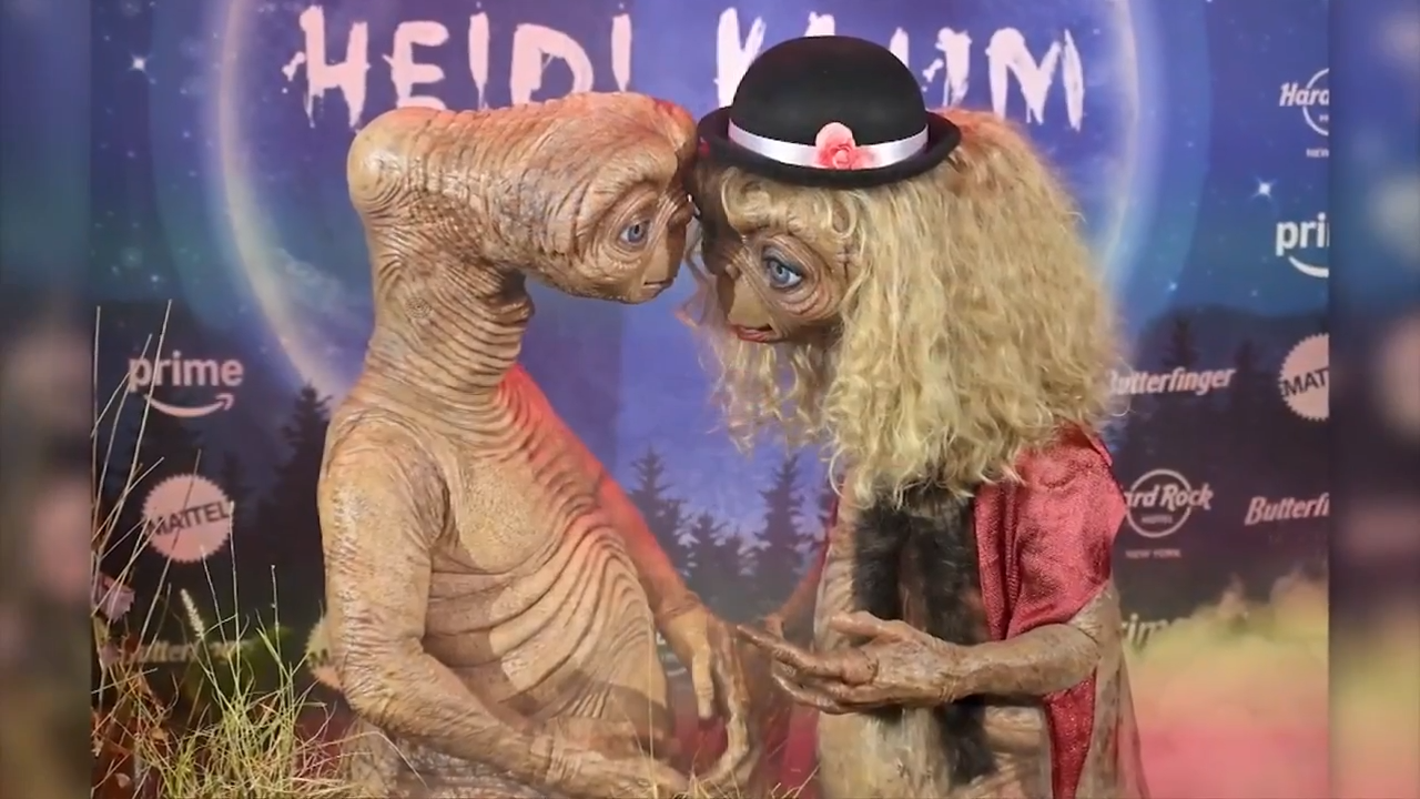 Heidi Klum And Janelle Monáe Wear Elaborate E T Costumes For Their