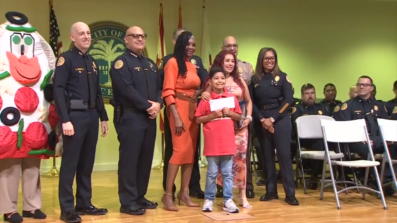 Miami Police honor elementary school student who reported armed student ...