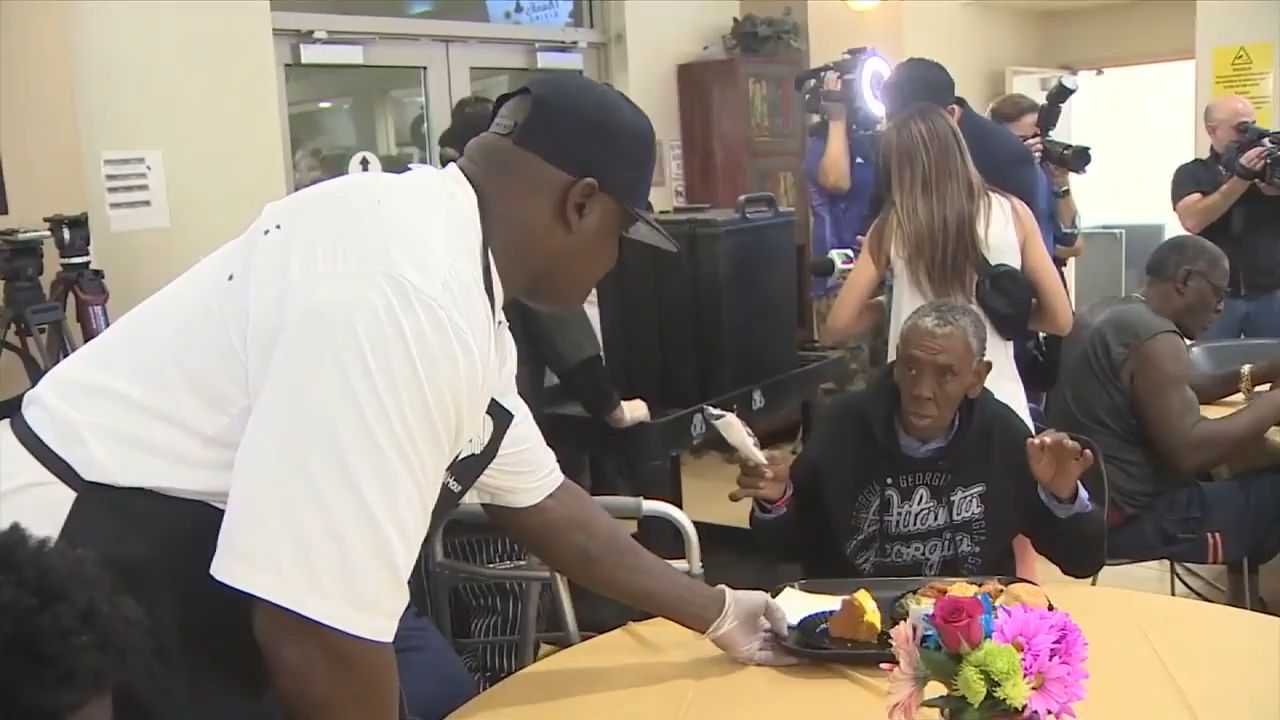 Thanksgiving celebrations held at Camillus House in Miami, other South ...