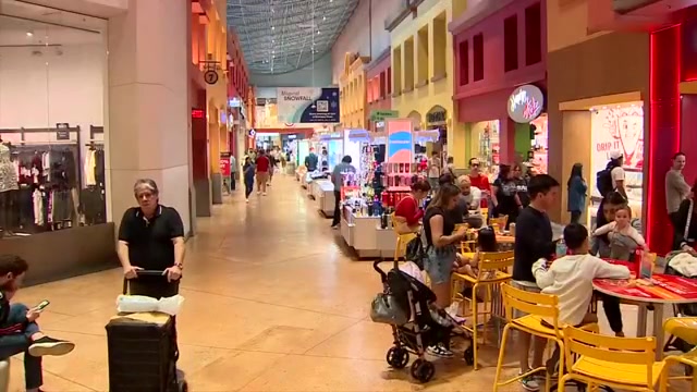 Shoppers flock to Dolphin Mall to take advantage of deals, experience ...