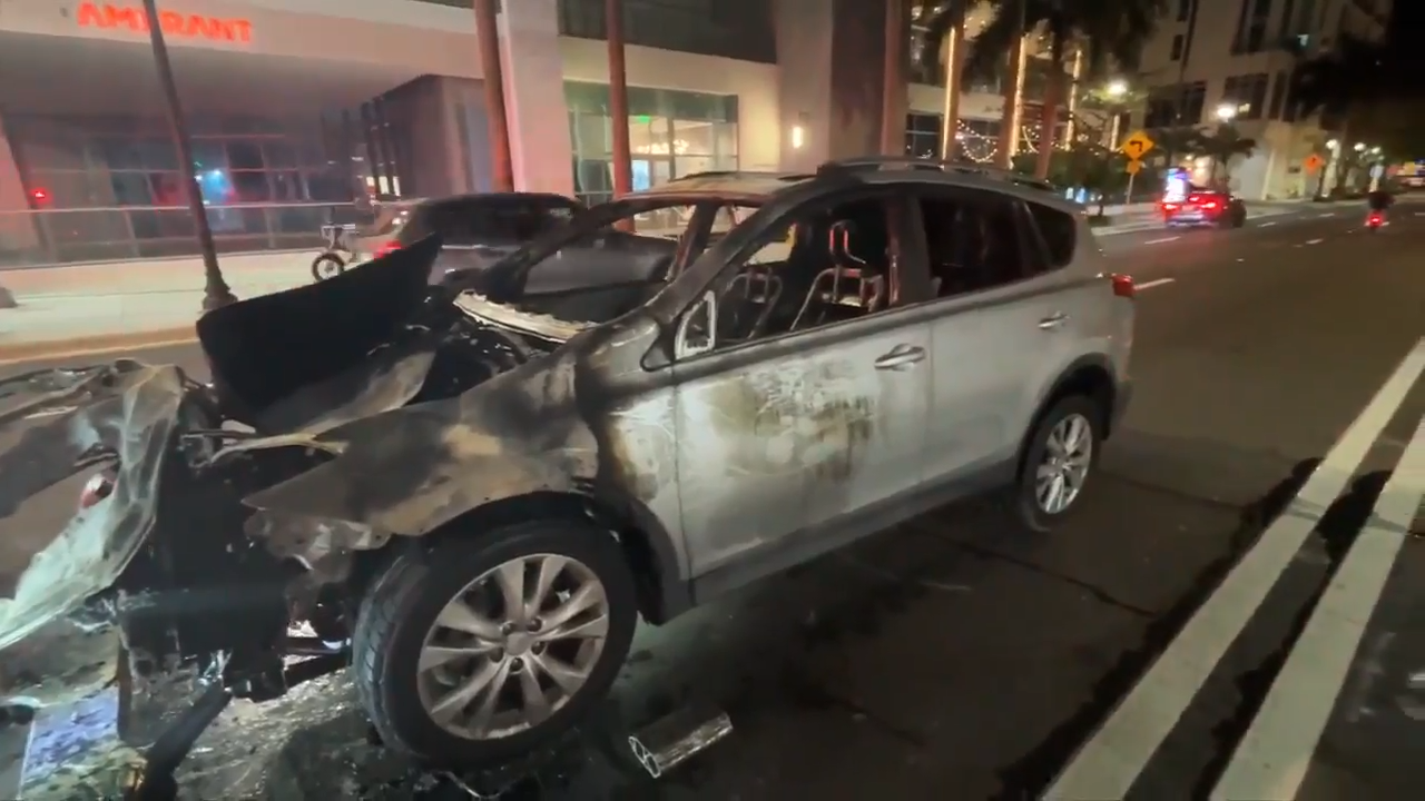 Crews put out car fire in downtown Miami parking garage - WSVN 7News ...