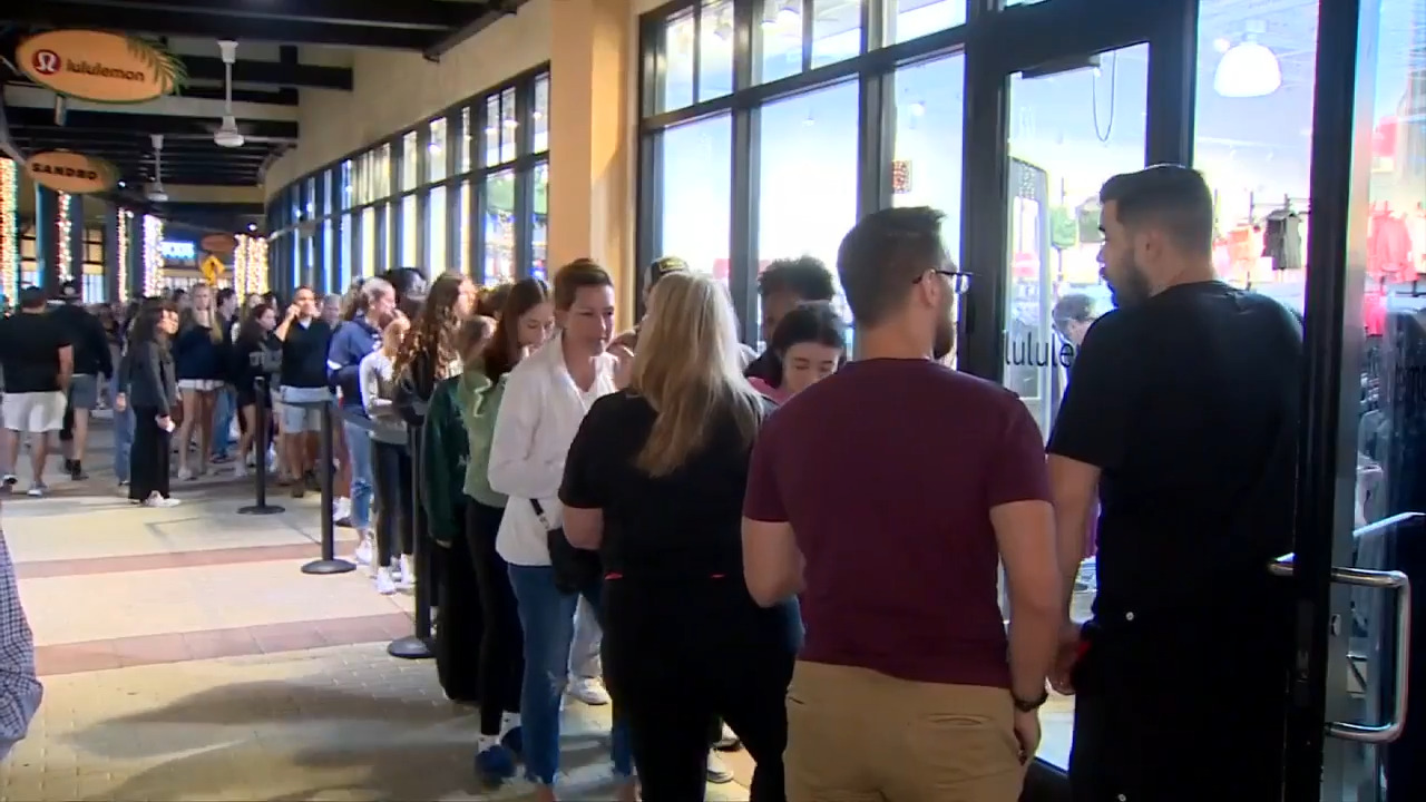 Eager shoppers snag Black Friday deals at Sawgrass Mills Mall, other ...