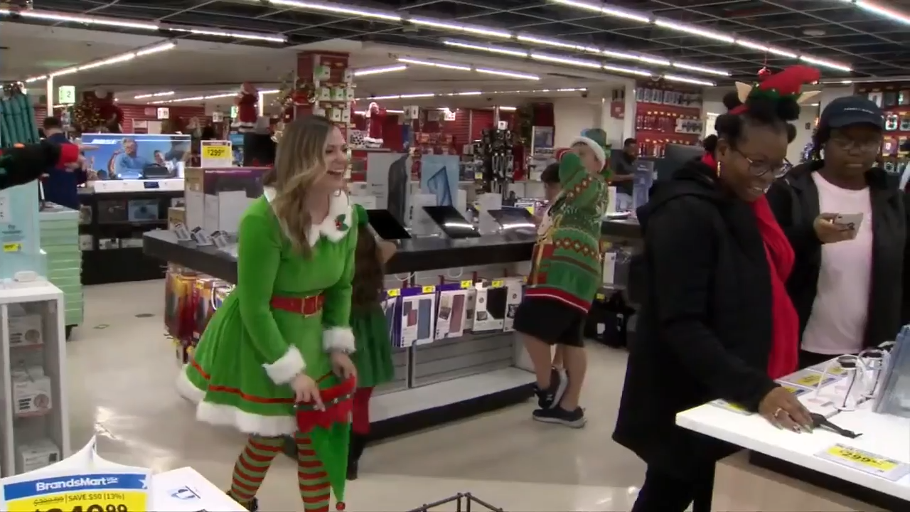 Brandsmart USA hosts shopping spree ahead of the holiday season - WSVN ...