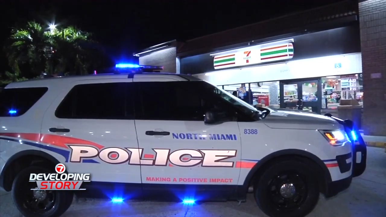 Robber flees North Miami 7-Eleven with cash register, witnesses say ...