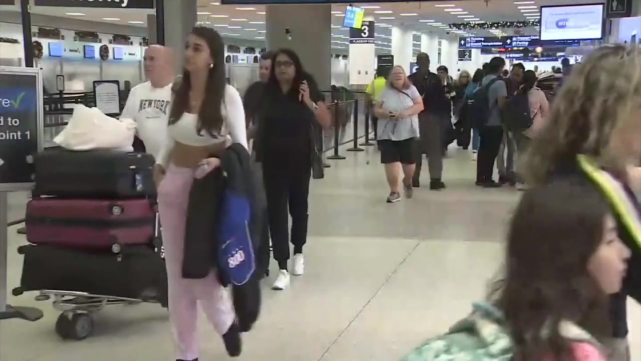 It’s beginning to look like another record for holiday travel - WSVN ...