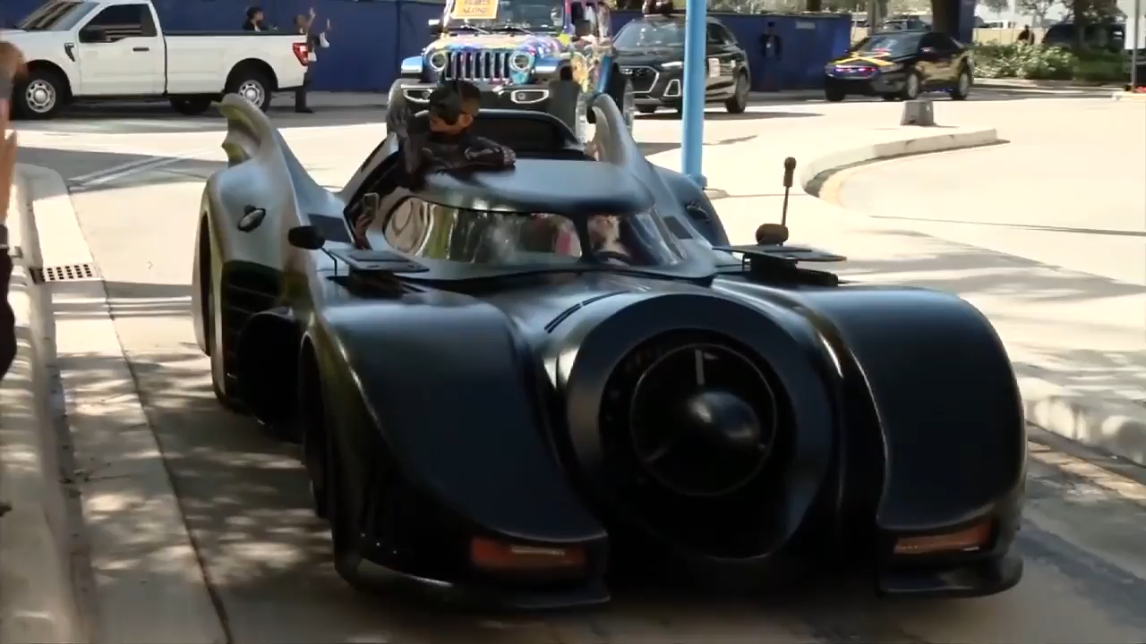 5-year-old battling leukemia rides Batmobile at superhero parade held ...