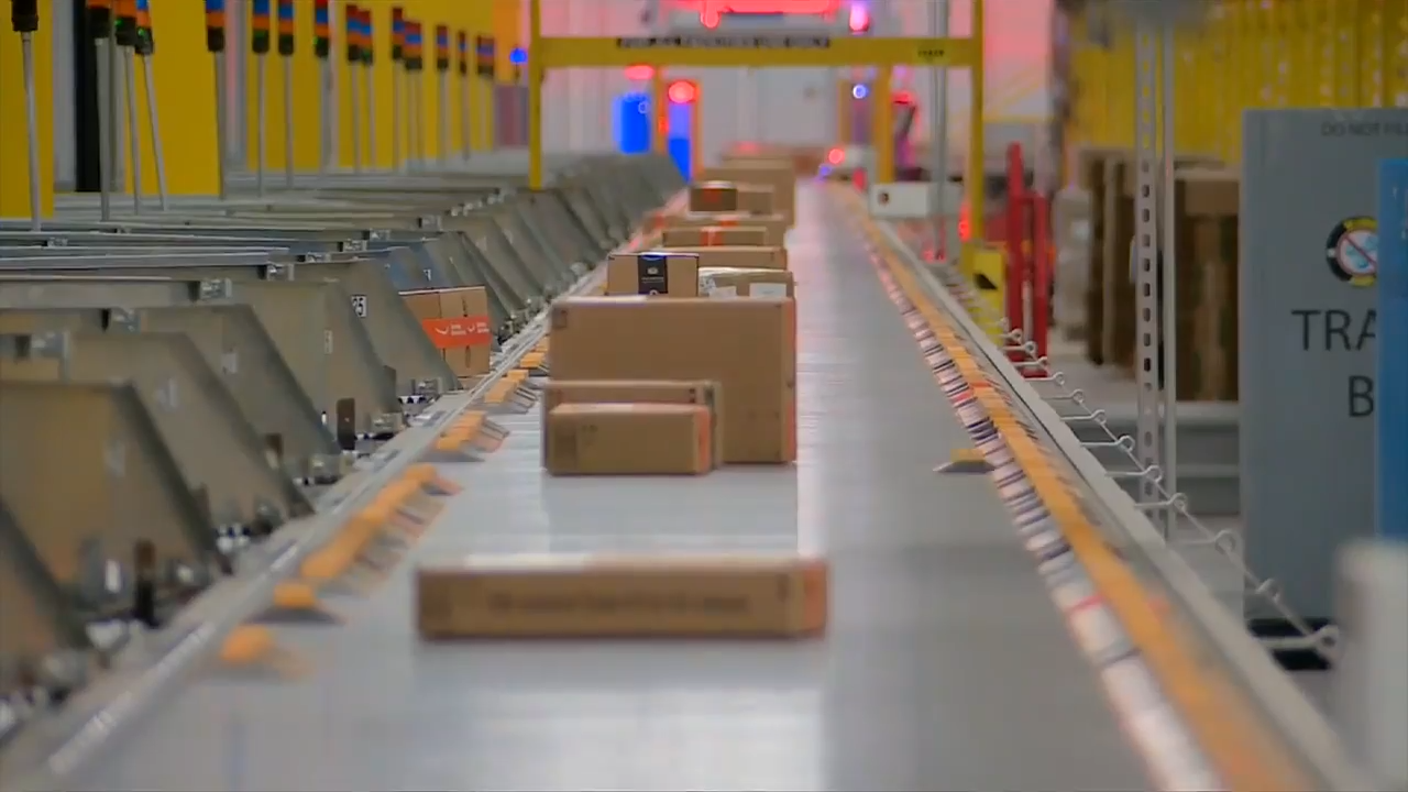 Robots at Amazon warehouse in Opa-locka help workers pack millions of ...