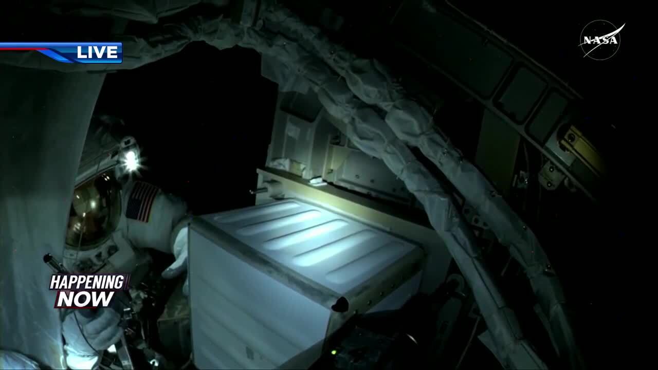 NASA’s stuck astronaut steps out on a spacewalk after 7 months in orbit ...