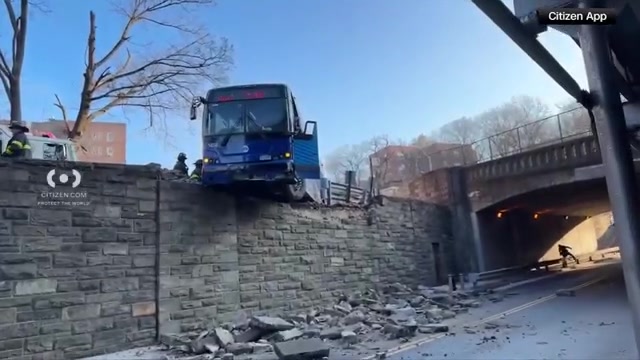 Front of NYC bus left hanging near a Bronx overpass after accident ...