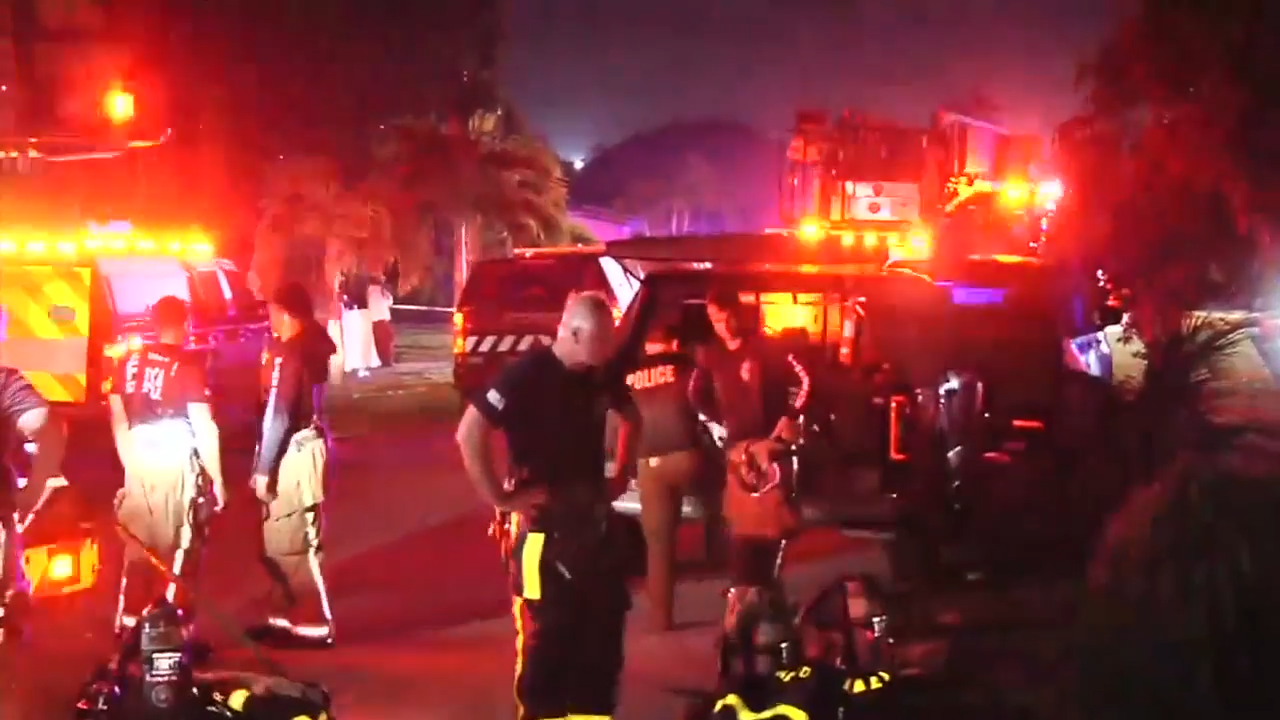 1 dead, 1 hospitalized following house fire in Deerfield Beach; 7 residents displaced - WSVN ...