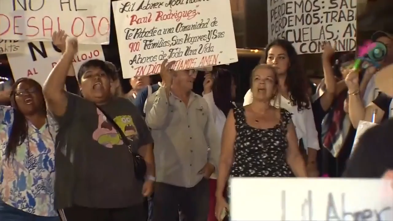 Residents protest outside Sweetwater City Hall as deadline to move out ...
