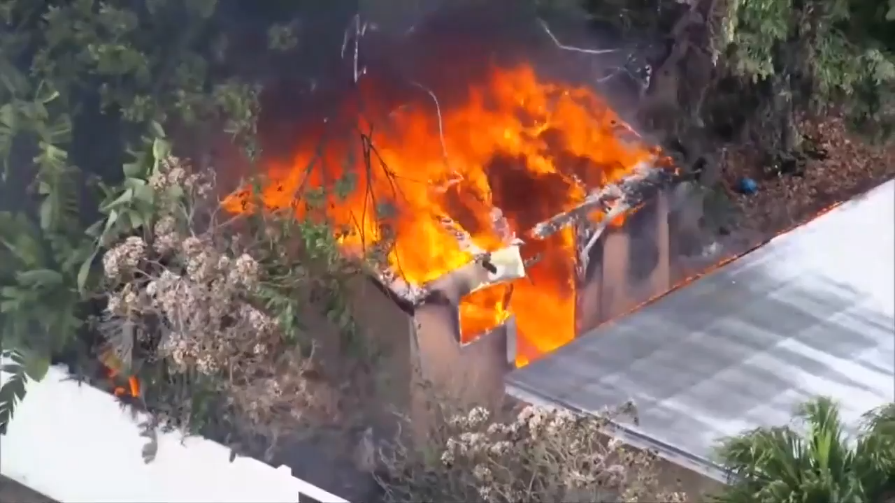 Fire crews extinguish shed fire in Northeast Miami-Dade - WSVN 7News ...