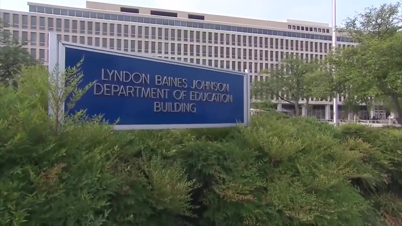 Anger, chaos and confusion take hold as federal workers face mass ...